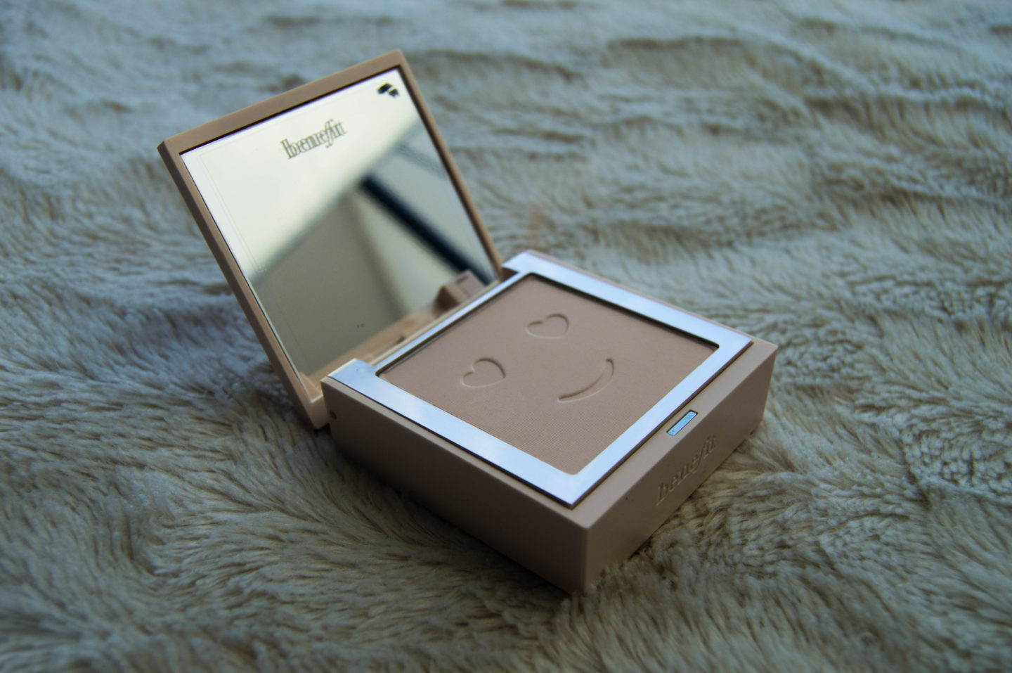 Benefit Hello Happy Velvet Powder Foundation Review | Mattify And ...